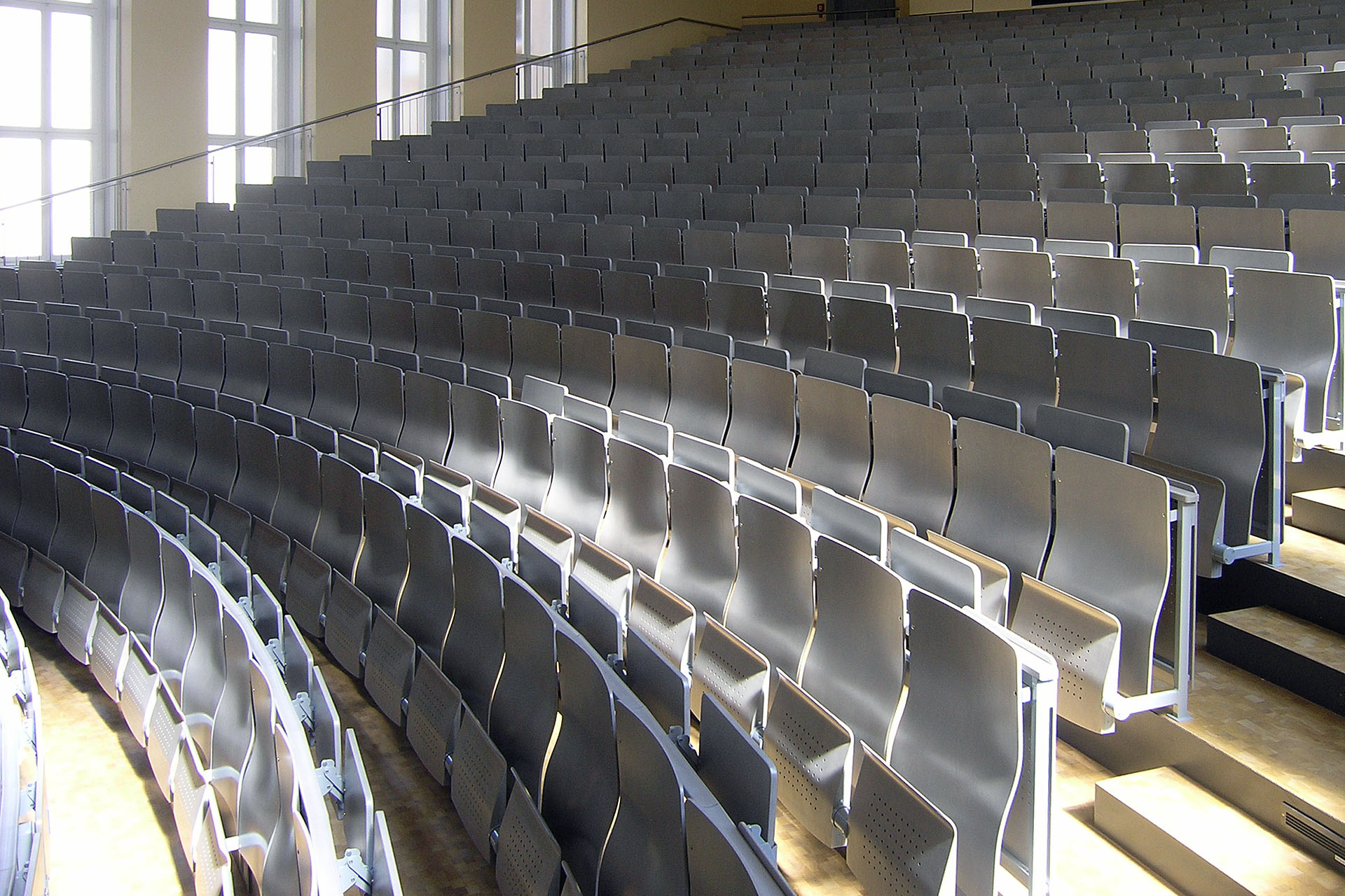 AUDIMAX UNI TÜBINGEN | DE - EHEIM Möbel